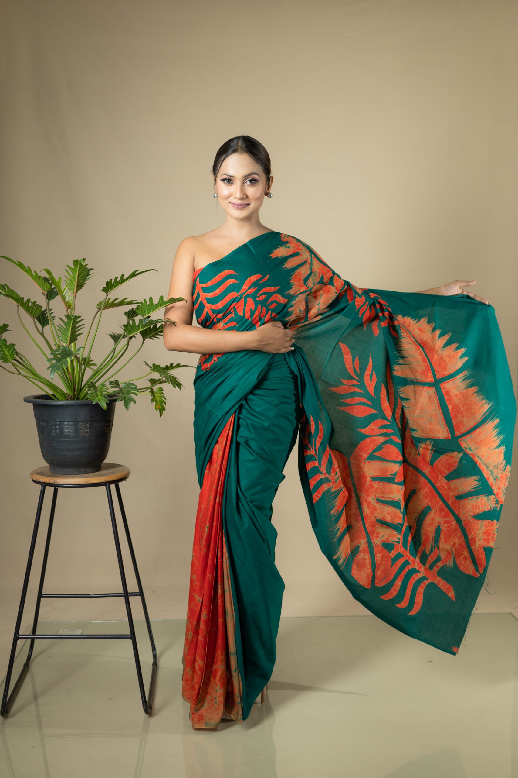 SRI LANKAN HANDMADE MODERN COTTON BATIK SAREE 2354 - UnikWear.lk